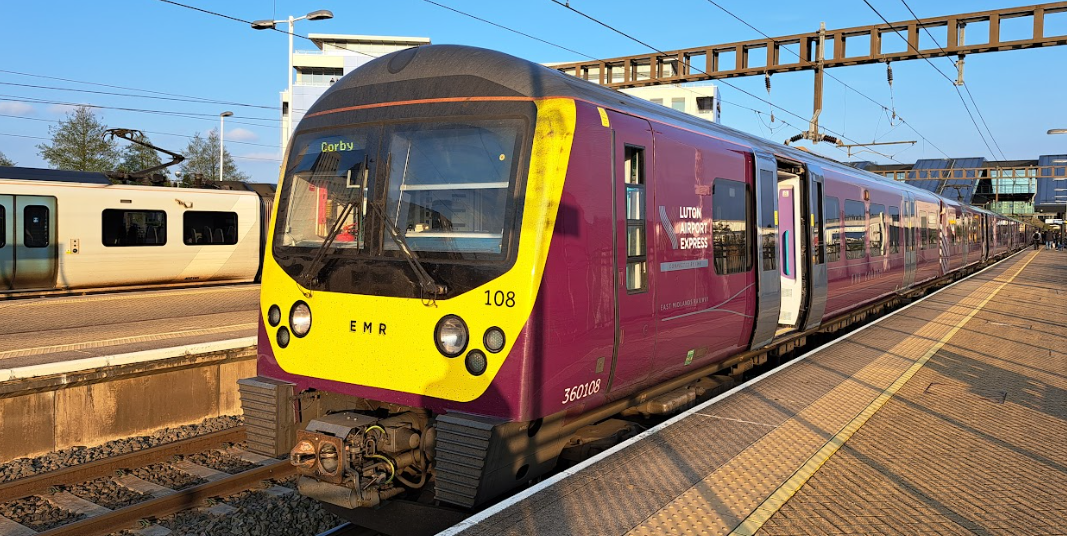 Getting to Luton Airport by train - Railsmartr