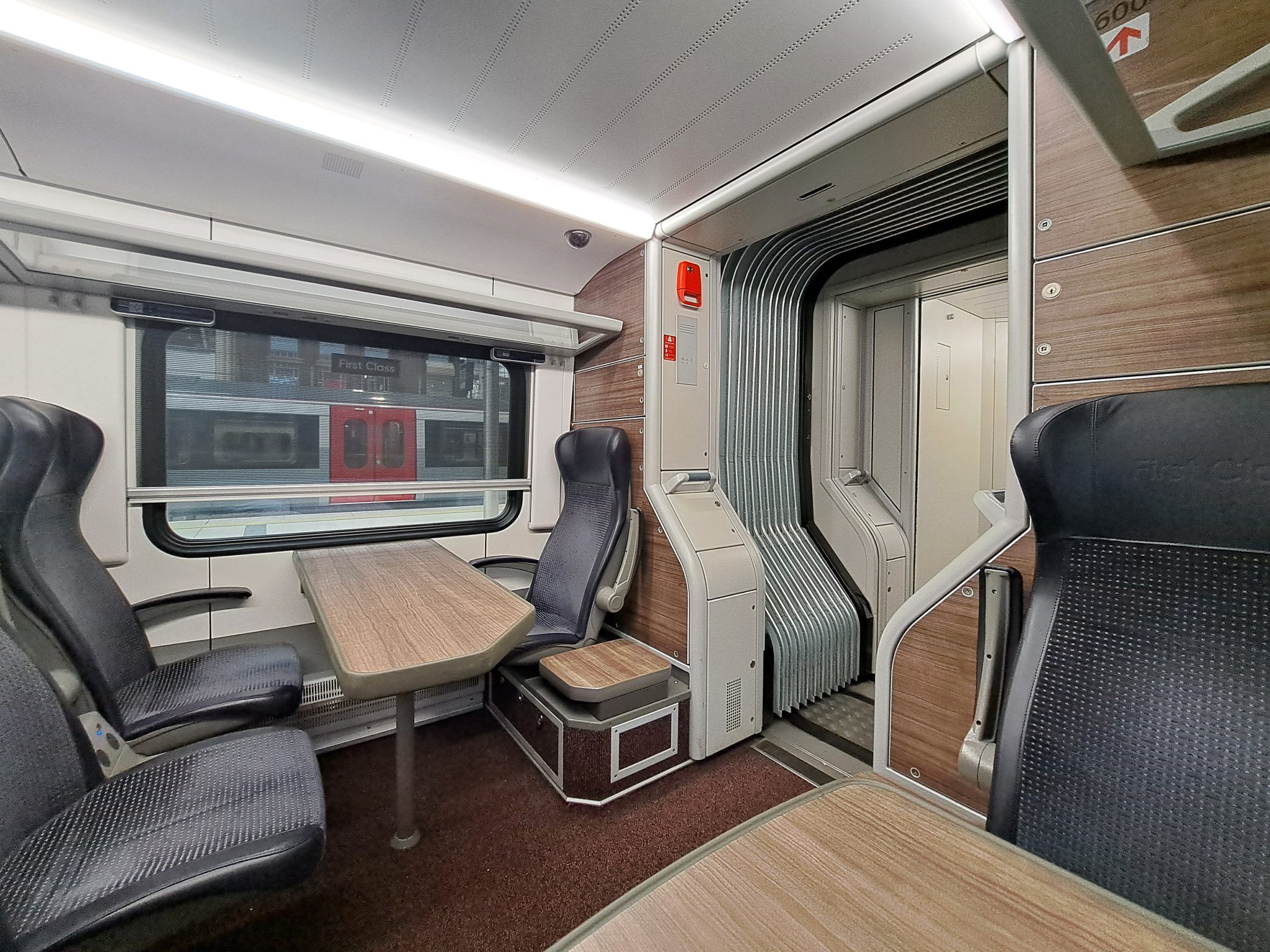 Cheap First Class train tickets - Our Top Tips - Railsmartr
